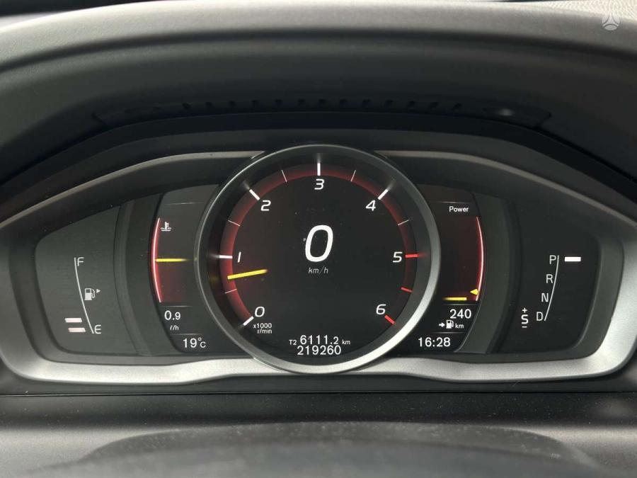 Blue Volvo XC60 2016 in Utena, with an engine capacity of 2.40 L and mileage of 219 thousand km for 13800 €, photo 18 on AUTOMOTO.COM.LV