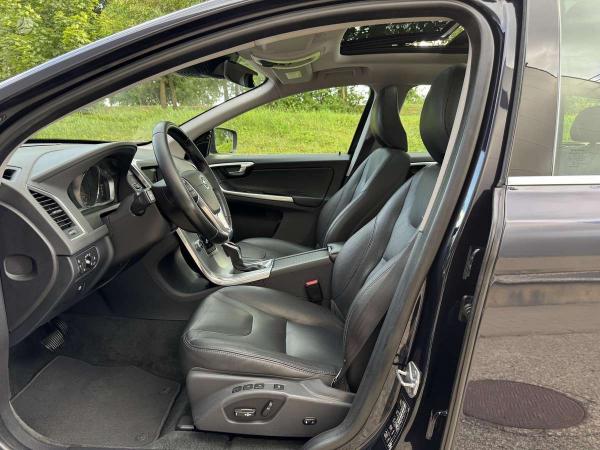 Blue Volvo XC60 2016 in Alytus, with an engine capacity of 2.00 L and mileage of 282 thousand km for 12600 €, photo 6 on AUTOMOTO.COM.LV