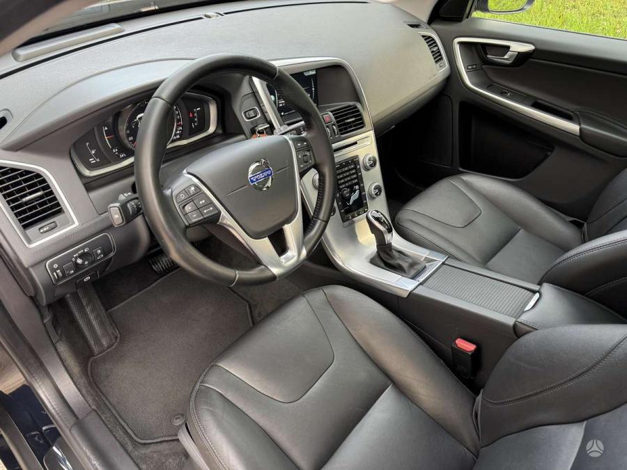 Zils Volvo XC60 2016 Alīta, ar dzinēja tilpumu 2.00 L un nobraukumu 282 tūkst. km par 12600 €, foto 8 vietnē AUTOMOTO.COM.LV