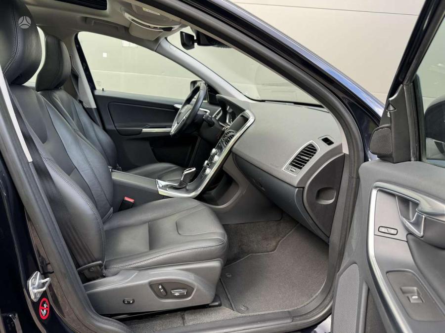 Zils Volvo XC60 2016 Alīta, ar dzinēja tilpumu 2.00 L un nobraukumu 282 tūkst. km par 12600 €, foto 10 vietnē AUTOMOTO.COM.LV