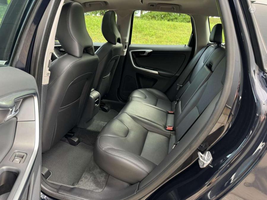 Zils Volvo XC60 2016 Alīta, ar dzinēja tilpumu 2.00 L un nobraukumu 282 tūkst. km par 12600 €, foto 11 vietnē AUTOMOTO.COM.LV
