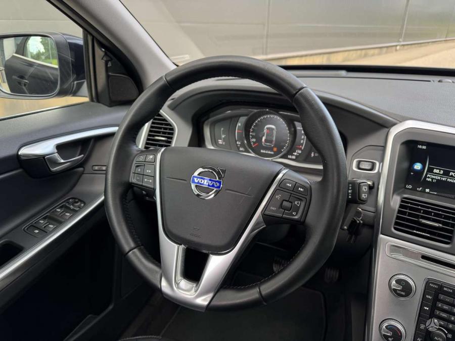 Zils Volvo XC60 2016 Alīta, ar dzinēja tilpumu 2.00 L un nobraukumu 282 tūkst. km par 12600 €, foto 13 vietnē AUTOMOTO.COM.LV