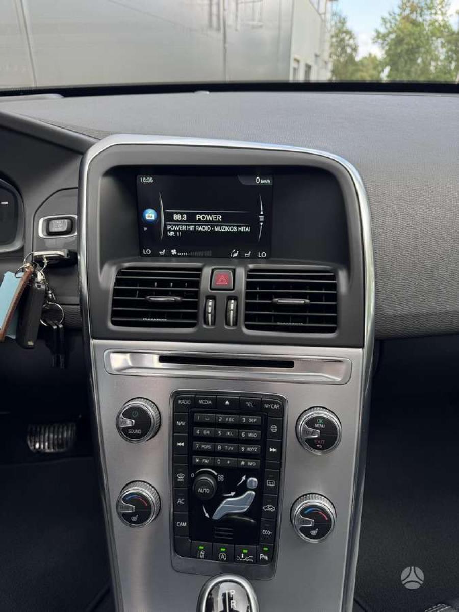 Zils Volvo XC60 2016 Alīta, ar dzinēja tilpumu 2.00 L un nobraukumu 282 tūkst. km par 12600 €, foto 14 vietnē AUTOMOTO.COM.LV