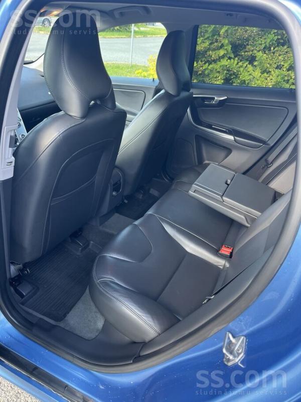 Blue Volvo XC60 2016 in Riga, with an engine capacity of 2.00 L and mileage of 109 thousand km for 13900 €, photo 6 on AUTOMOTO.COM.LV