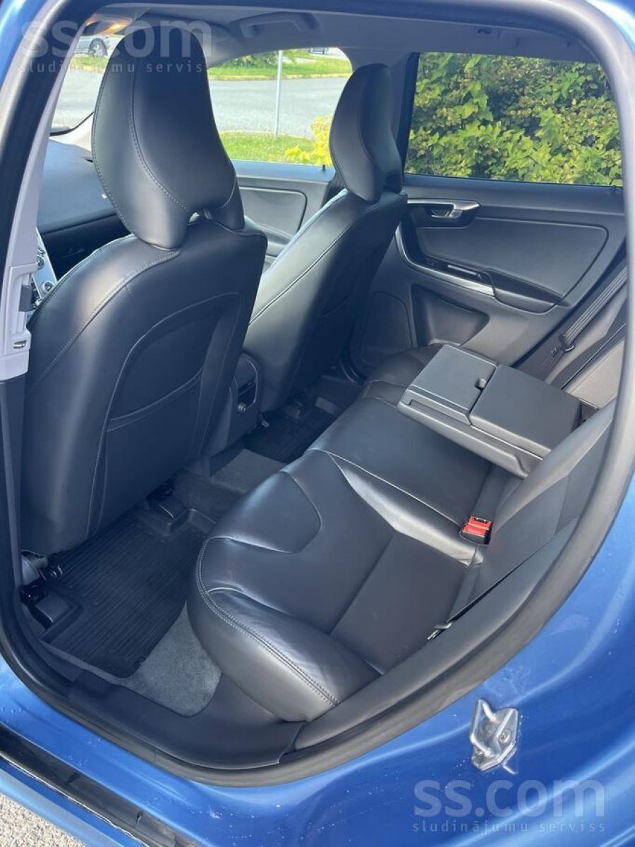 Zils Volvo XC60 2016 Rīga, ar dzinēja tilpumu 2.00 L un nobraukumu 109 tūkst. km par 13900 €, foto 7 vietnē AUTOMOTO.COM.LV
