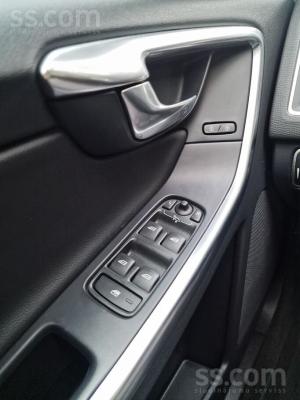 Zils Volvo XC60 2016 Rīga, ar dzinēja tilpumu 2.00 L un nobraukumu 109 tūkst. km par 13900 €, foto 8 vietnē AUTOMOTO.COM.LV
