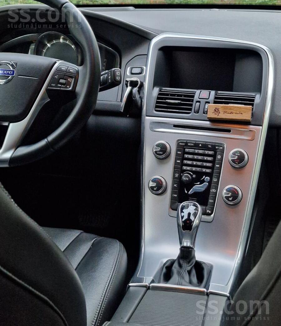 Zils Volvo XC60 2016 Rīga, ar dzinēja tilpumu 2.00 L un nobraukumu 109 tūkst. km par 13900 €, foto 10 vietnē AUTOMOTO.COM.LV