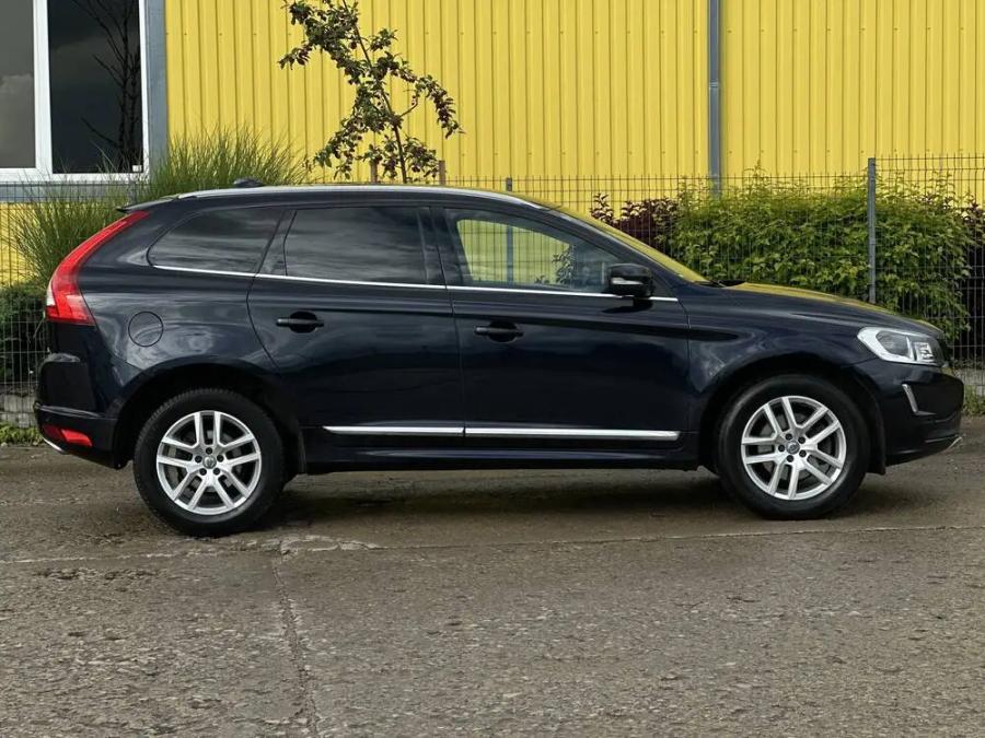 Blue Volvo XC60 2016 in Riga, with an engine capacity of 2.40 L and mileage of 222 thousand km for 15100 €, photo 3 on AUTOMOTO.COM.LV