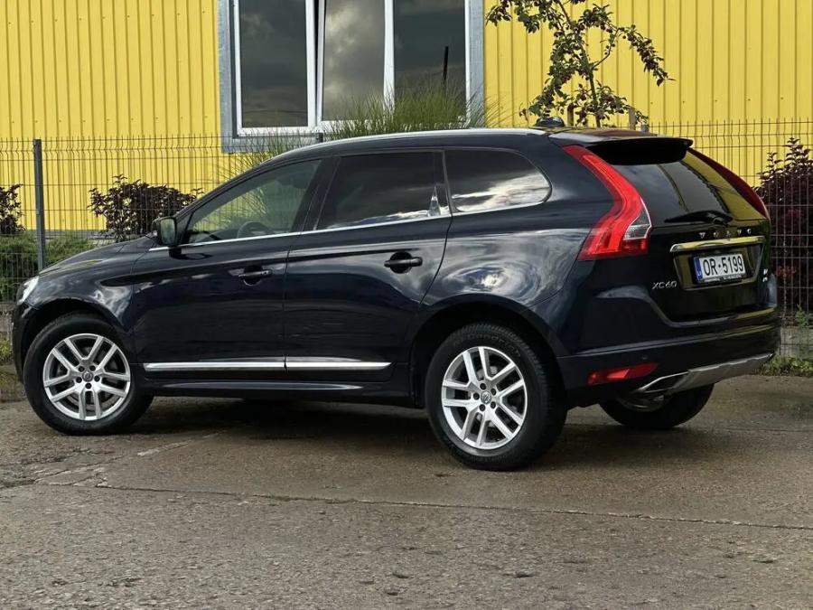 Blue Volvo XC60 2016 in Riga, with an engine capacity of 2.40 L and mileage of 222 thousand km for 15100 €, photo 4 on AUTOMOTO.COM.LV