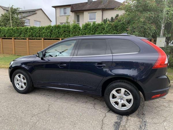 Blue Volvo XC60 2016 in Ukmerge, with an engine capacity of 2.00 L and mileage of 268 thousand km for 9950 €, photo 6 on AUTOMOTO.COM.LV