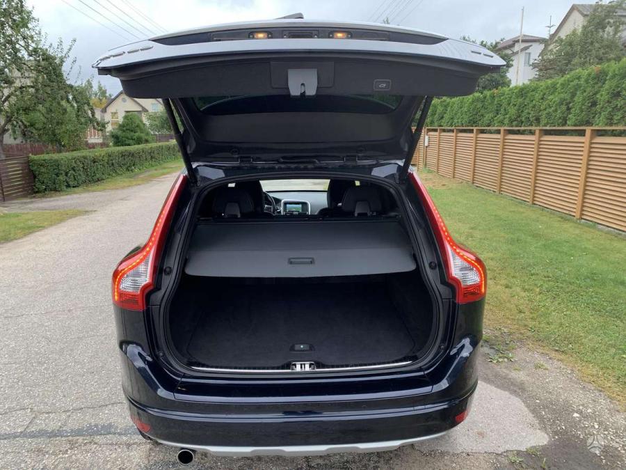 Blue Volvo XC60 2016 in Ukmerge, with an engine capacity of 2.00 L and mileage of 268 thousand km for 9950 €, photo 15 on AUTOMOTO.COM.LV