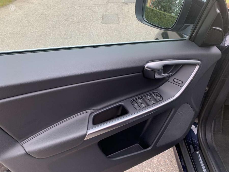 Blue Volvo XC60 2016 in Ukmerge, with an engine capacity of 2.00 L and mileage of 268 thousand km for 9950 €, photo 16 on AUTOMOTO.COM.LV