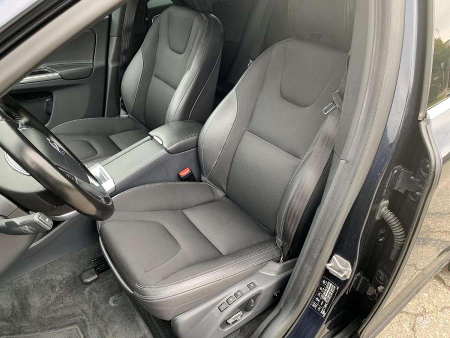 Blue Volvo XC60 2016 in Ukmerge, with an engine capacity of 2.00 L and mileage of 268 thousand km for 9950 €, photo 18 on AUTOMOTO.COM.LV
