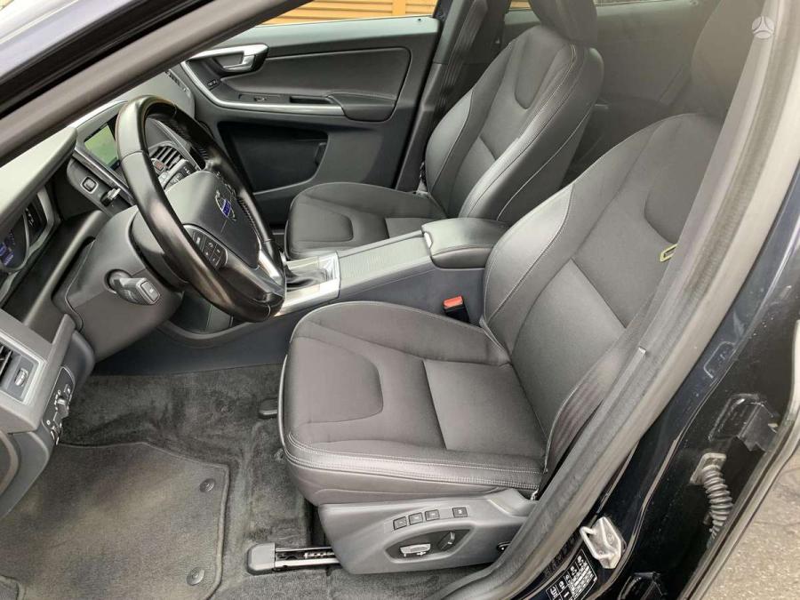 Blue Volvo XC60 2016 in Ukmerge, with an engine capacity of 2.00 L and mileage of 268 thousand km for 9950 €, photo 21 on AUTOMOTO.COM.LV