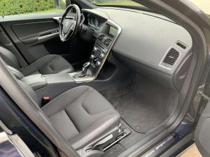 Blue Volvo XC60 2016 in Ukmerge, with an engine capacity of 2.00 L and mileage of 268 thousand km for 9950 €, photo 23 on AUTOMOTO.COM.LV