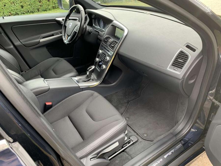 Blue Volvo XC60 2016 in Ukmerge, with an engine capacity of 2.00 L and mileage of 268 thousand km for 9950 €, photo 23 on AUTOMOTO.COM.LV