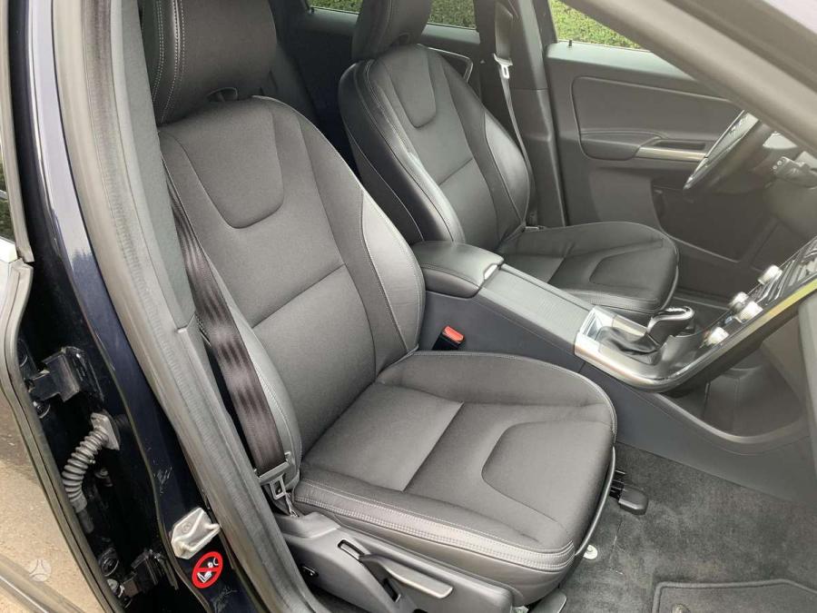 Blue Volvo XC60 2016 in Ukmerge, with an engine capacity of 2.00 L and mileage of 268 thousand km for 9950 €, photo 24 on AUTOMOTO.COM.LV