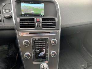 Blue Volvo XC60 2016 in Ukmerge, with an engine capacity of 2.00 L and mileage of 268 thousand km for 9950 €, photo 28 on AUTOMOTO.COM.LV