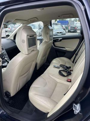 Blue Volvo XC60 2016 in Marijampole, with an engine capacity of 2.00 L and mileage of 311 thousand km for 9200 €, photo 7 on AUTOMOTO.COM.LV