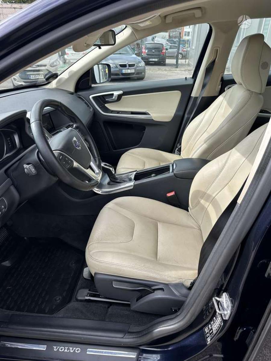 Blue Volvo XC60 2016 in Marijampole, with an engine capacity of 2.00 L and mileage of 311 thousand km for 9200 €, photo 9 on AUTOMOTO.COM.LV