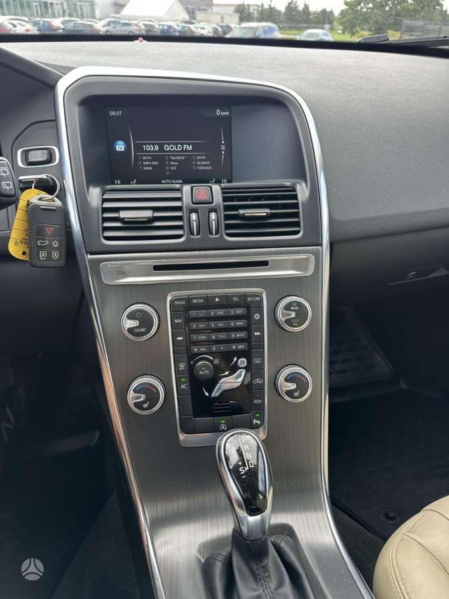 Blue Volvo XC60 2016 in Marijampole, with an engine capacity of 2.00 L and mileage of 311 thousand km for 9200 €, photo 11 on AUTOMOTO.COM.LV