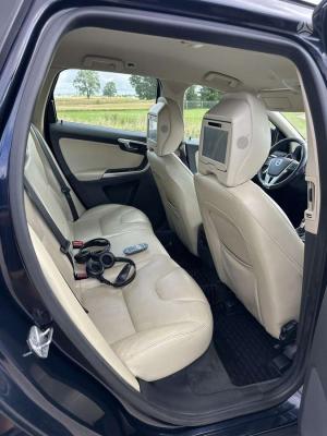Blue Volvo XC60 2016 in Marijampole, with an engine capacity of 2.00 L and mileage of 311 thousand km for 9200 €, photo 14 on AUTOMOTO.COM.LV