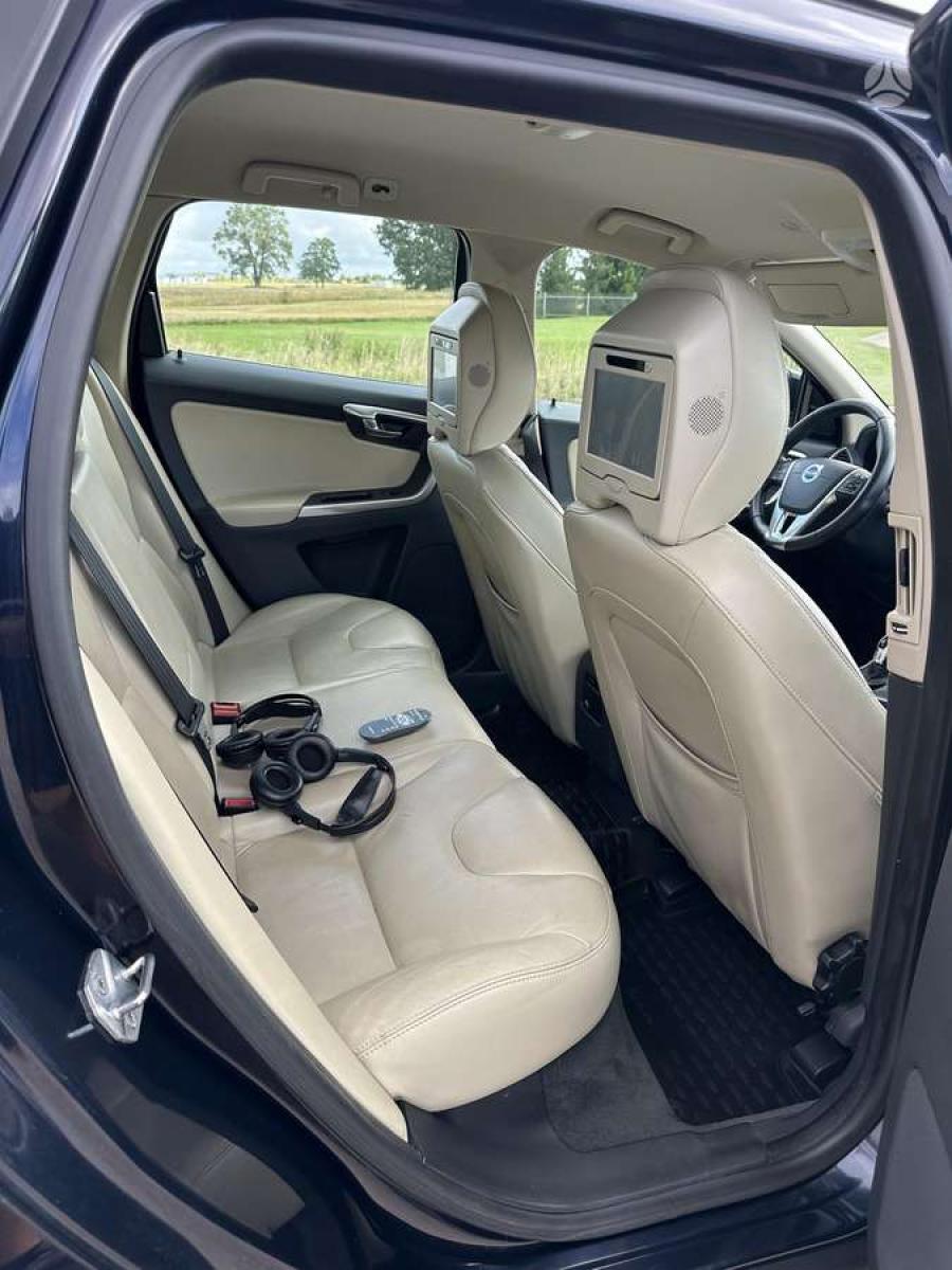 Blue Volvo XC60 2016 in Marijampole, with an engine capacity of 2.00 L and mileage of 311 thousand km for 9200 €, photo 14 on AUTOMOTO.COM.LV