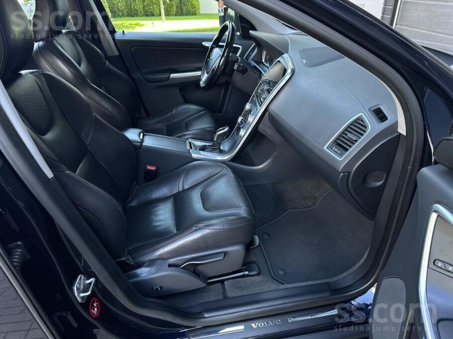 Zils Volvo XC60 2016 Rīga, ar dzinēja tilpumu 2.40 L un nobraukumu 222 tūkst. km par 15500 €, foto 22 vietnē AUTOMOTO.COM.LV