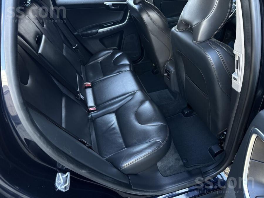 Zils Volvo XC60 2016 Rīga, ar dzinēja tilpumu 2.40 L un nobraukumu 222 tūkst. km par 15500 €, foto 24 vietnē AUTOMOTO.COM.LV