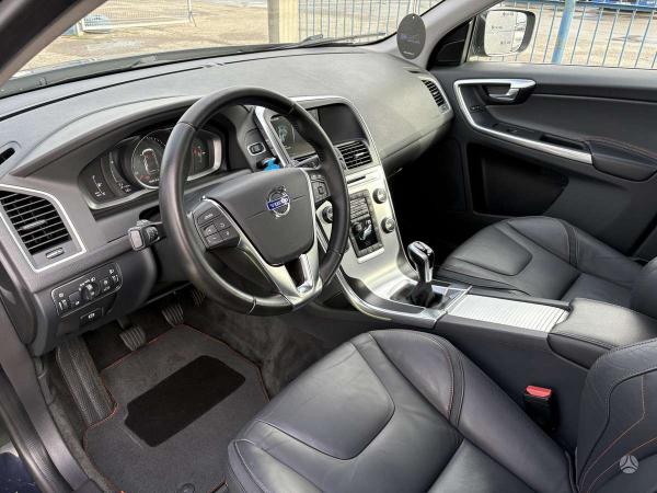Blue Volvo XC60 2016 in Panevezys, with an engine capacity of 1.97 L and mileage of 174 thousand km for 10900 €, photo 11 on AUTOMOTO.COM.LV