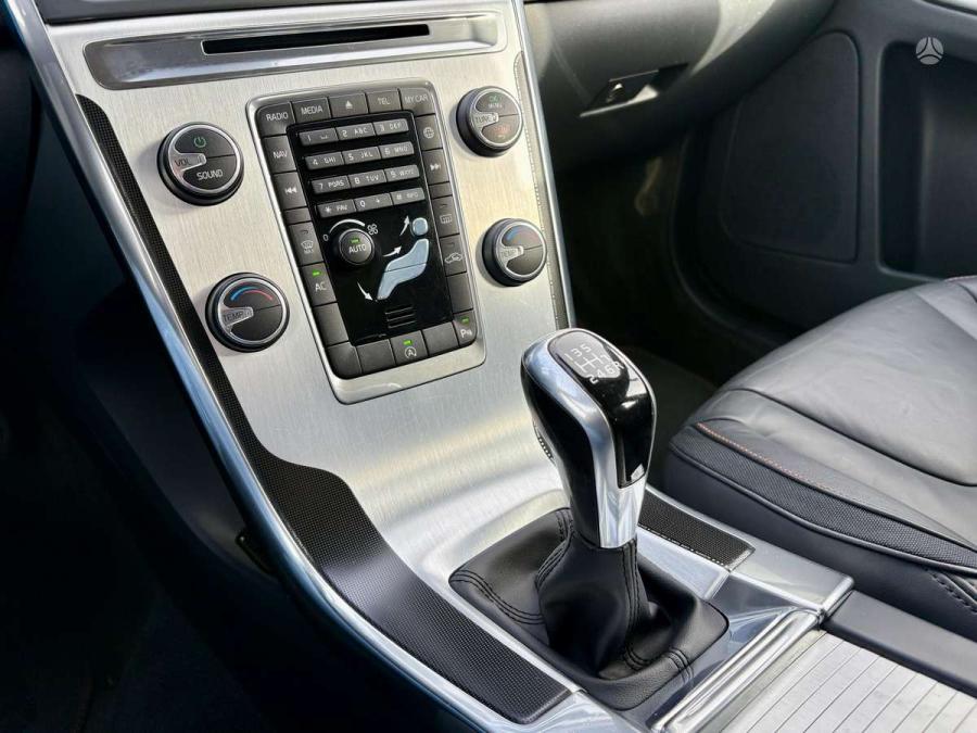 Zils Volvo XC60 2016 Panevēža, ar dzinēja tilpumu 1.97 L un nobraukumu 174 tūkst. km par 10900 €, foto 18 vietnē AUTOMOTO.COM.LV