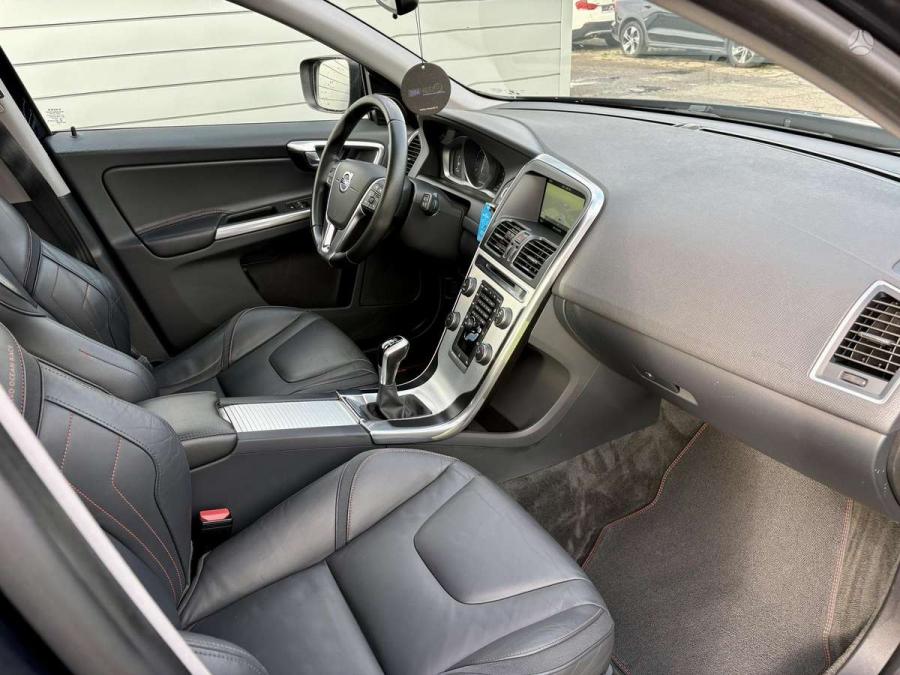 Zils Volvo XC60 2016 Panevēža, ar dzinēja tilpumu 1.97 L un nobraukumu 174 tūkst. km par 10900 €, foto 19 vietnē AUTOMOTO.COM.LV