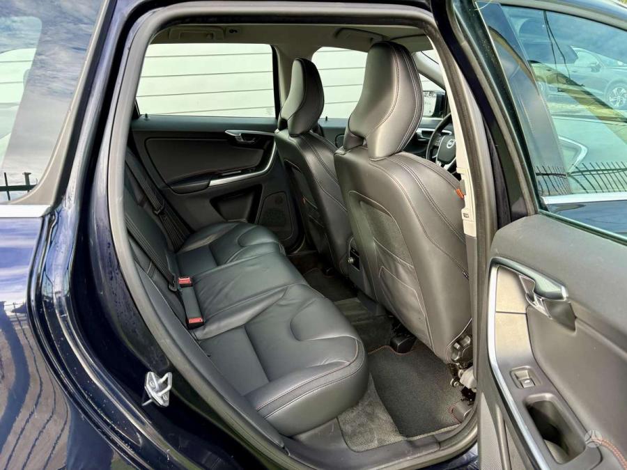 Zils Volvo XC60 2016 Panevēža, ar dzinēja tilpumu 1.97 L un nobraukumu 174 tūkst. km par 10900 €, foto 21 vietnē AUTOMOTO.COM.LV