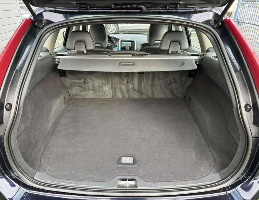 Zils Volvo XC60 2016 Panevēža, ar dzinēja tilpumu 1.97 L un nobraukumu 174 tūkst. km par 10900 €, foto 24 vietnē AUTOMOTO.COM.LV
