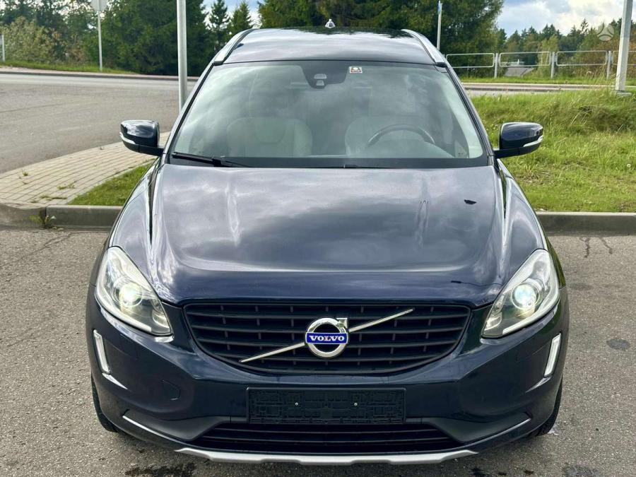Blue Volvo XC60 2016 in Utena, with an engine capacity of 2.40 L and mileage of 219 thousand km for 13600 €, photo 3 on AUTOMOTO.COM.LV