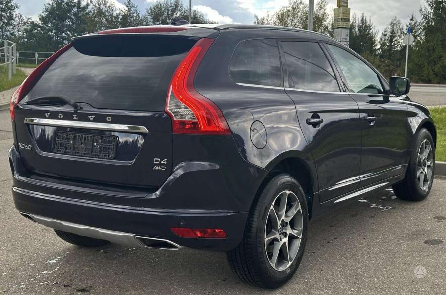 Blue Volvo XC60 2016 in Utena, with an engine capacity of 2.40 L and mileage of 219 thousand km for 13600 €, photo 7 on AUTOMOTO.COM.LV