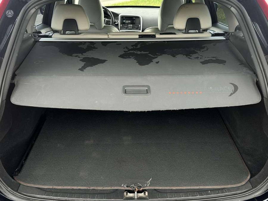 Blue Volvo XC60 2016 in Utena, with an engine capacity of 2.40 L and mileage of 219 thousand km for 13600 €, photo 8 on AUTOMOTO.COM.LV