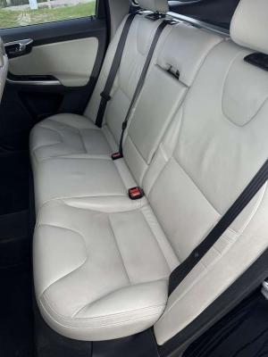Blue Volvo XC60 2016 in Utena, with an engine capacity of 2.40 L and mileage of 219 thousand km for 13600 €, photo 10 on AUTOMOTO.COM.LV