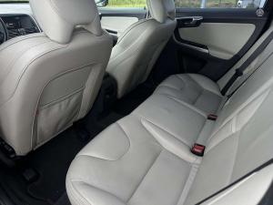 Blue Volvo XC60 2016 in Utena, with an engine capacity of 2.40 L and mileage of 219 thousand km for 13600 €, photo 11 on AUTOMOTO.COM.LV
