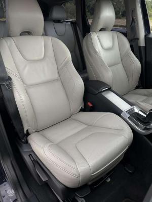 Blue Volvo XC60 2016 in Utena, with an engine capacity of 2.40 L and mileage of 219 thousand km for 13600 €, photo 14 on AUTOMOTO.COM.LV