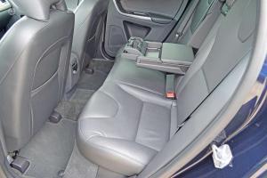 Blue Volvo XC60 2016 in Vilnius, with an engine capacity of 2.40 L and mileage of 100 thousand km for 17350 €, photo 10 on AUTOMOTO.COM.LV