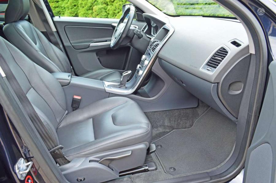 Blue Volvo XC60 2016 in Vilnius, with an engine capacity of 2.40 L and mileage of 100 thousand km for 17350 €, photo 12 on AUTOMOTO.COM.LV