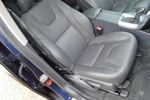 Blue Volvo XC60 2016 in Vilnius, with an engine capacity of 2.40 L and mileage of 100 thousand km for 17350 €, photo 13 on AUTOMOTO.COM.LV