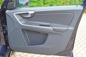 Blue Volvo XC60 2016 in Vilnius, with an engine capacity of 2.40 L and mileage of 100 thousand km for 17350 €, photo 14 on AUTOMOTO.COM.LV