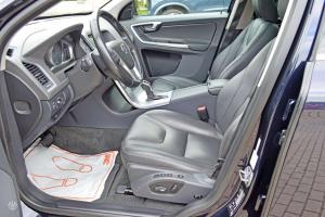 Blue Volvo XC60 2016 in Vilnius, with an engine capacity of 2.40 L and mileage of 100 thousand km for 17350 €, photo 15 on AUTOMOTO.COM.LV