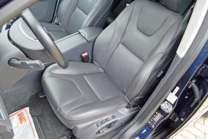 Blue Volvo XC60 2016 in Vilnius, with an engine capacity of 2.40 L and mileage of 100 thousand km for 17350 €, photo 16 on AUTOMOTO.COM.LV