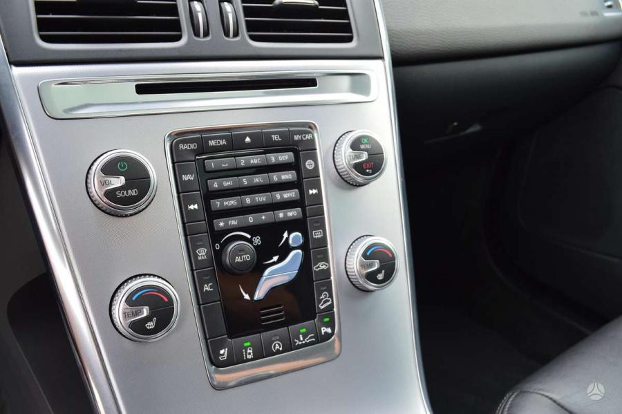Blue Volvo XC60 2016 in Vilnius, with an engine capacity of 2.40 L and mileage of 100 thousand km for 17350 €, photo 25 on AUTOMOTO.COM.LV