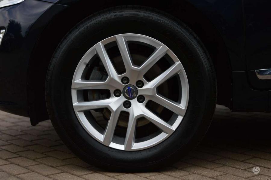 Blue Volvo XC60 2016 in Vilnius, with an engine capacity of 2.40 L and mileage of 100 thousand km for 17350 €, photo 36 on AUTOMOTO.COM.LV