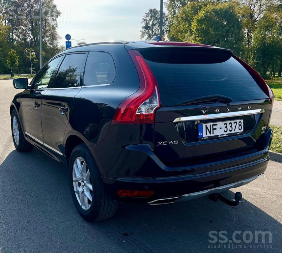 Blue Volvo XC60 2016 in Riga, with an engine capacity of 2.40 L and mileage of 227 thousand km for 16988 €, photo 4 on AUTOMOTO.COM.LV
