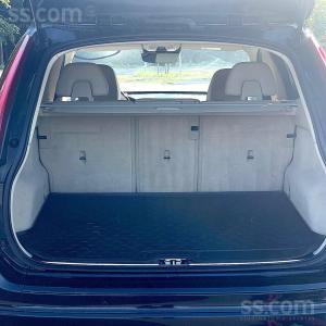 Blue Volvo XC60 2016 in Riga, with an engine capacity of 2.40 L and mileage of 227 thousand km for 16988 €, photo 7 on AUTOMOTO.COM.LV